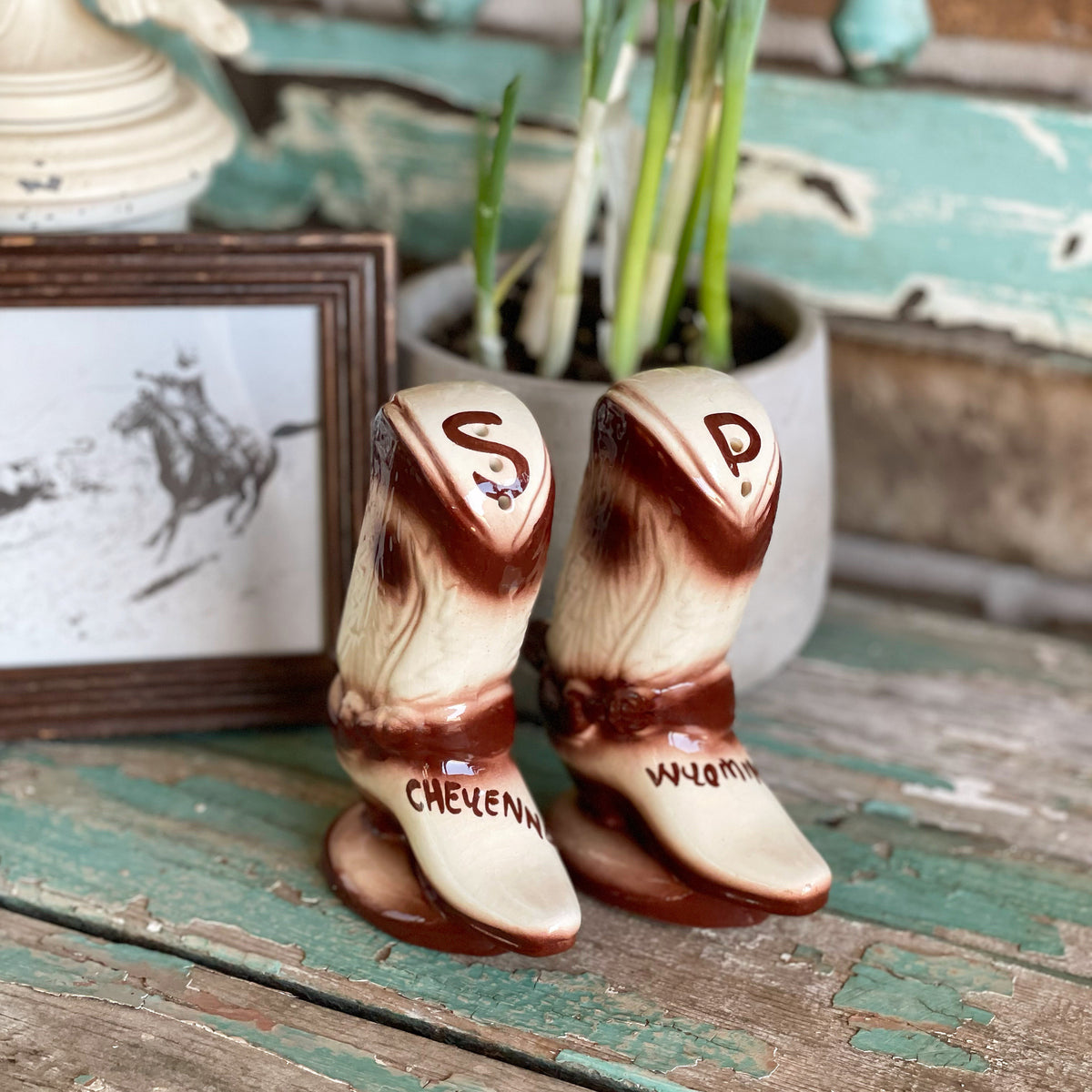 Vintage 5” tall Cheyenne Wyoming souvenir boot salt and pepper shakers ...